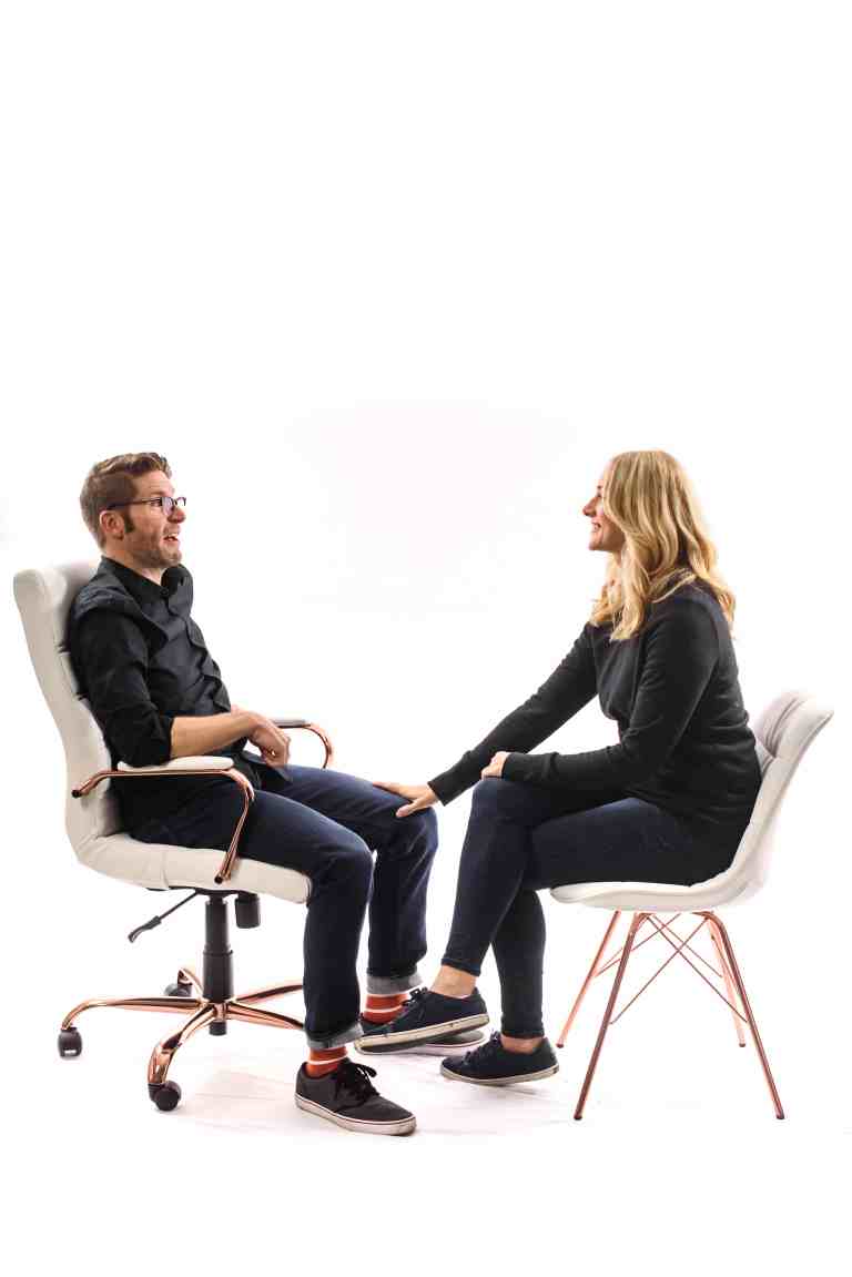 Arms Crossed and 17 More Cues to Know | Science of People