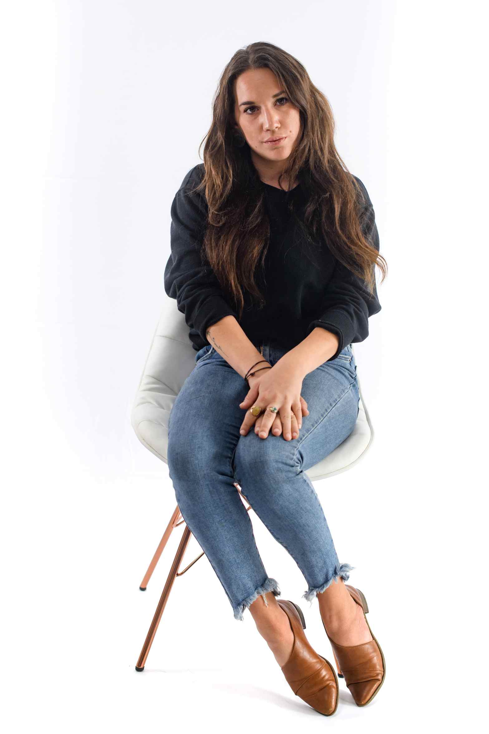 20 Leg Body Language Cues To Help You Analyze ANY Situation