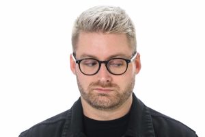 How to Read People’s Eye Direction and Behavior (34 Eyes Cues)