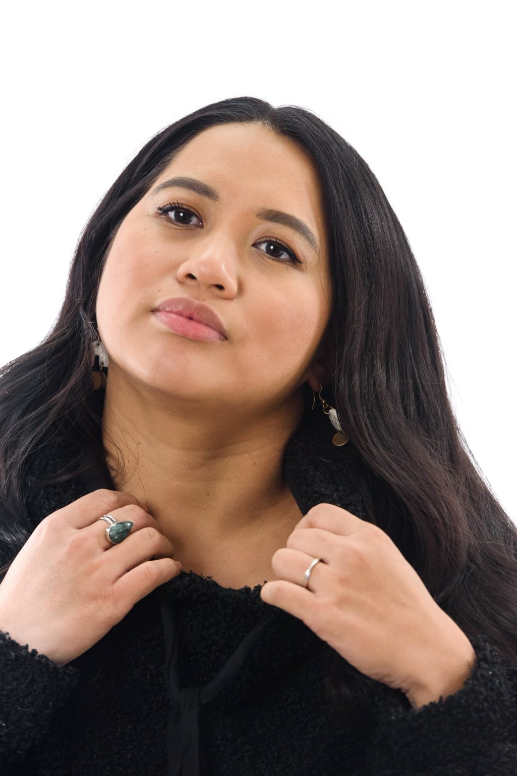 13 Hidden Nonverbal Cues You Should Know: Neck Body Language