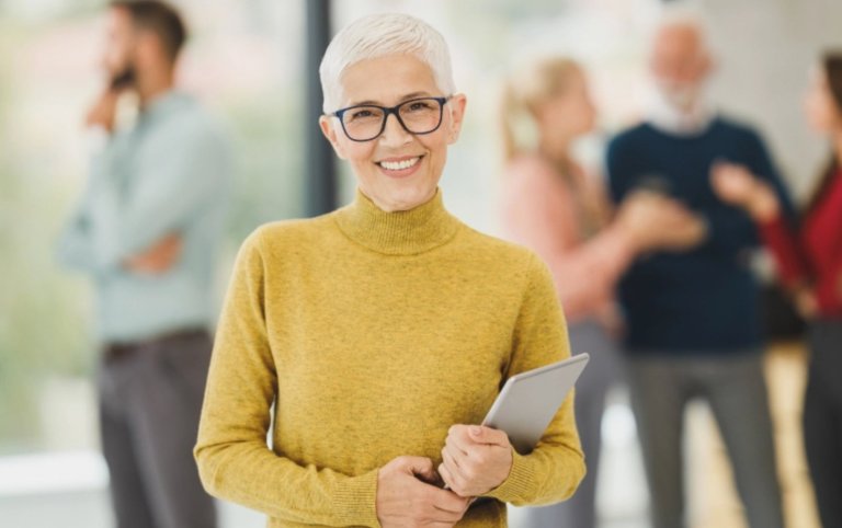 22 Confident Body Language Cues Every Woman Should Know